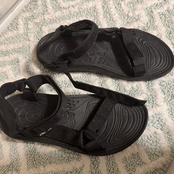 Teva | Shoes | Teva Black Sandals 9w | Poshmark